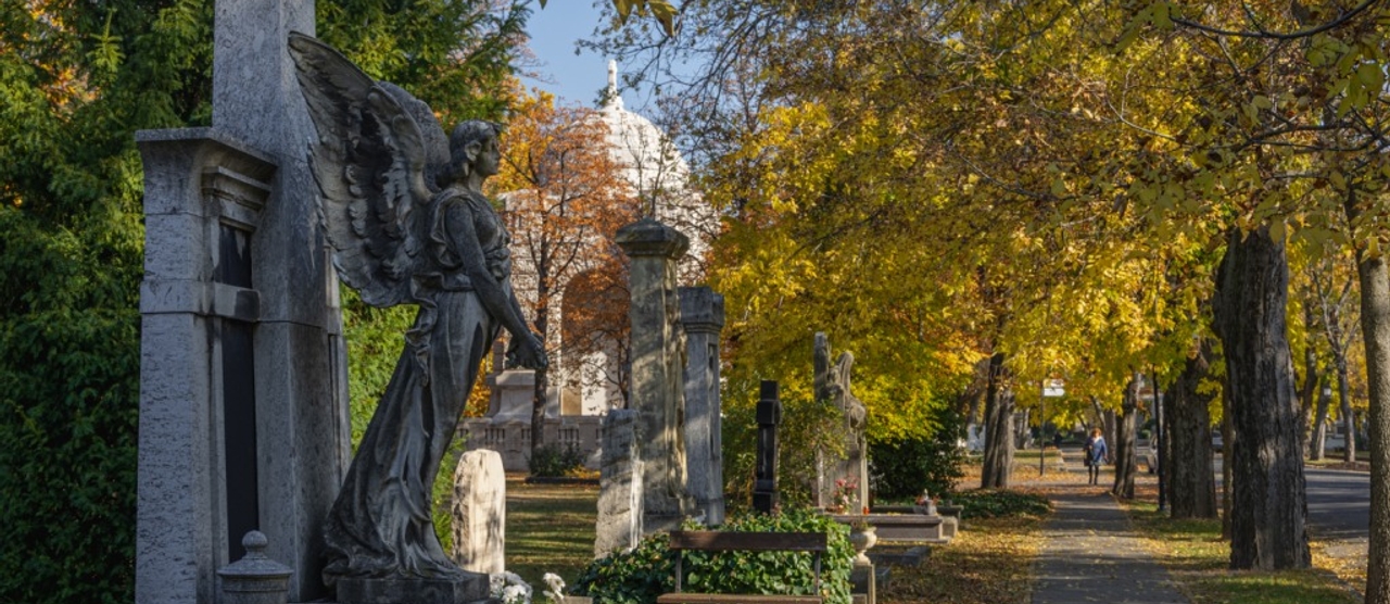 Mindenszentek, halottak napja a fővárosi temetőkben